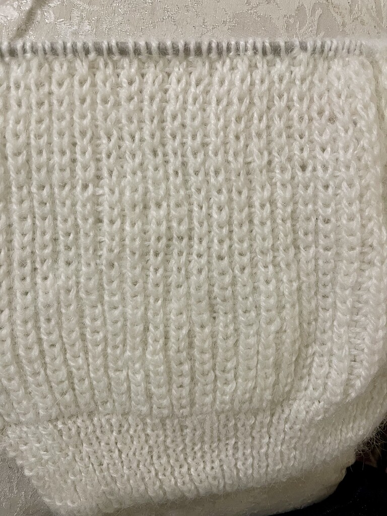 Please Help Identify the Stitches/Pattern Used Here - How-to Questions ...